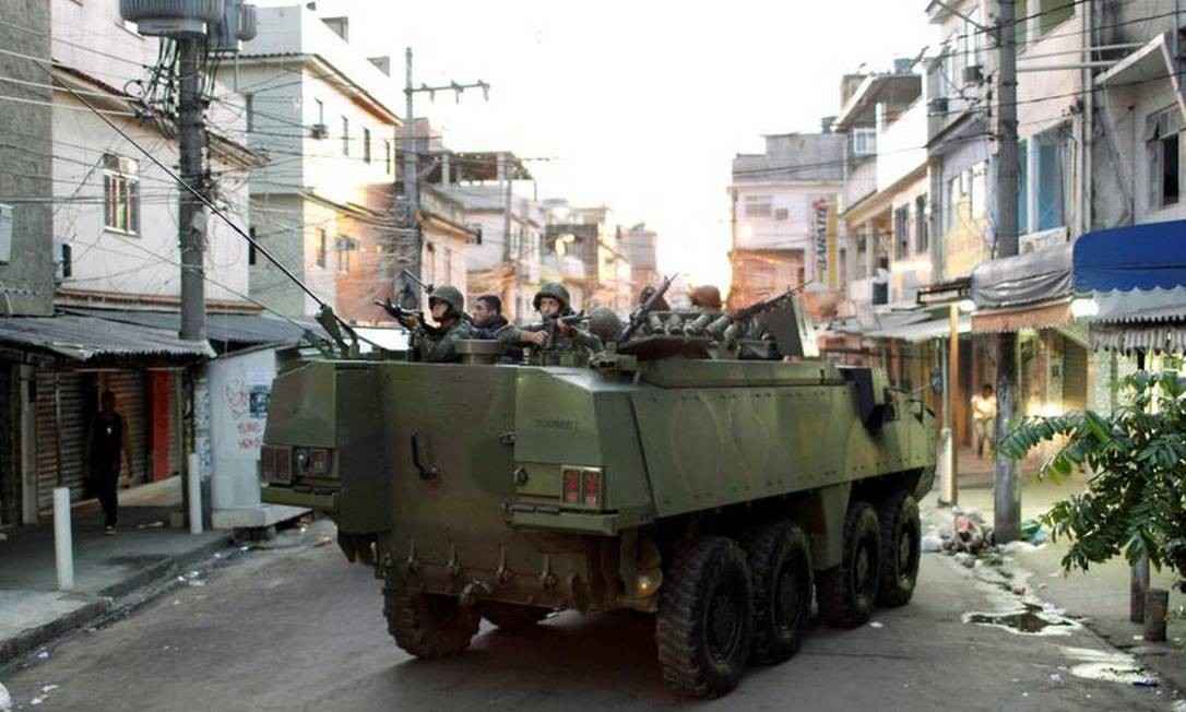 Complexo da Maré é ocupado no Rio - Jornal O Globo