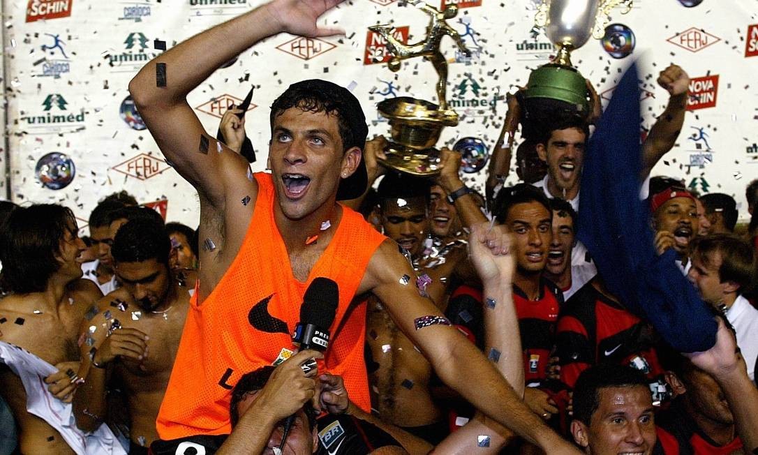 No Carioca de 2004, Flamengo venceu o Vasco com tranquilidade - Jornal ...