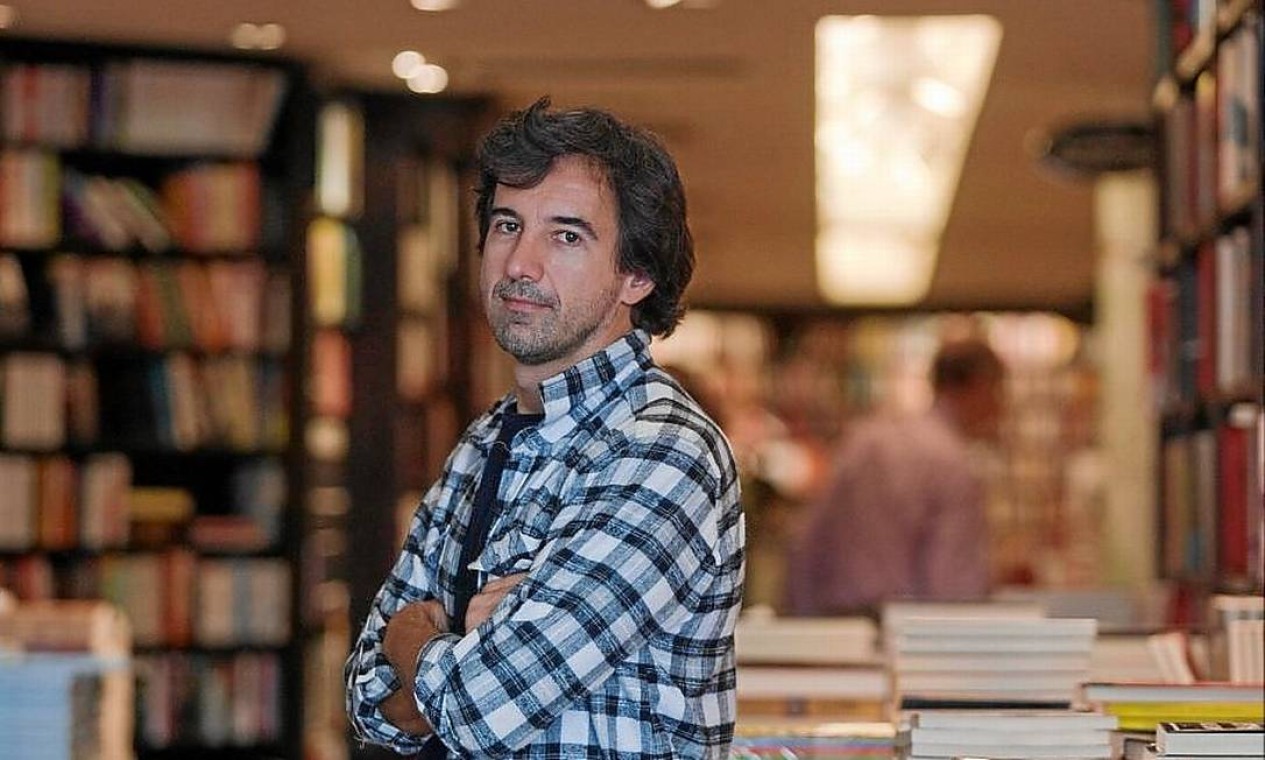 Morador de Ipanema há 22 anos, o ator Charles Fricks só anda a pé ...