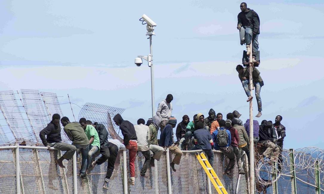 O drama dos africanos que tentam entrar em Melilla - Jornal O Globo