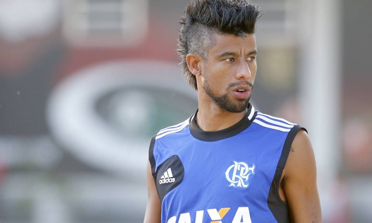 De volta ao time, Leo Moura confia na classificação do Flamengo ...