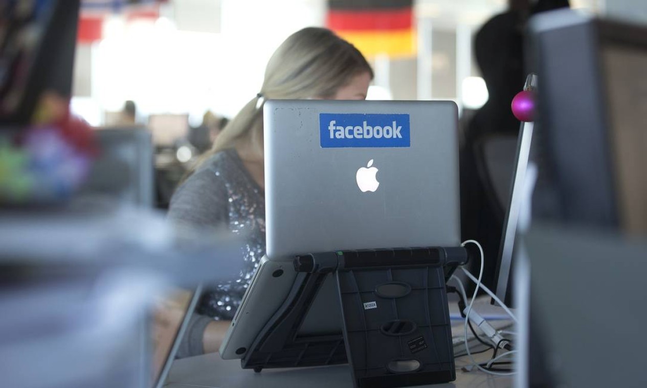 Facebook mira serviços financeiros e quer emitir dinheiro eletrônico ...