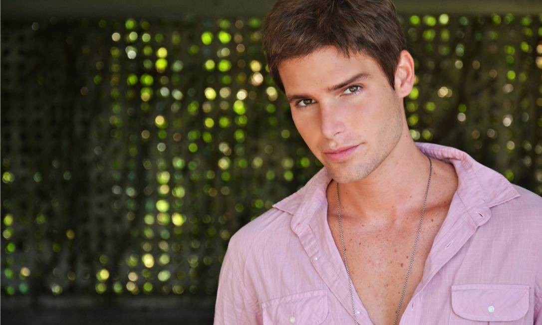 Jonatas Faro conta que assistiu à primeira temporada de ‘Orange is the ...