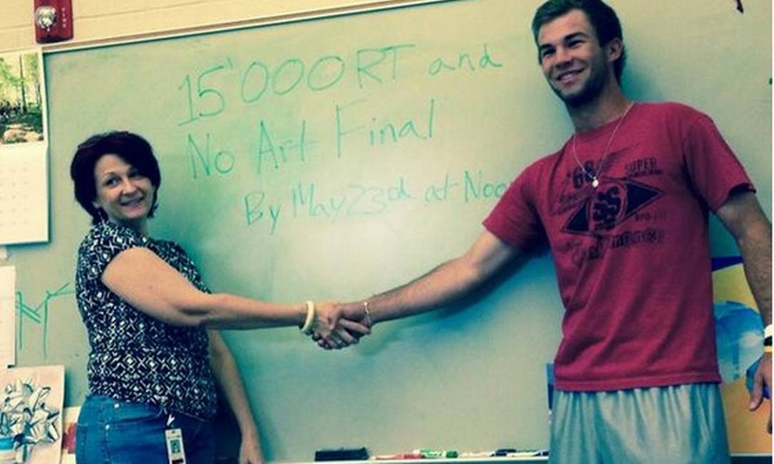 Aluno faz acordo para trocar prova final por 15 mil retweets - Jornal O ...