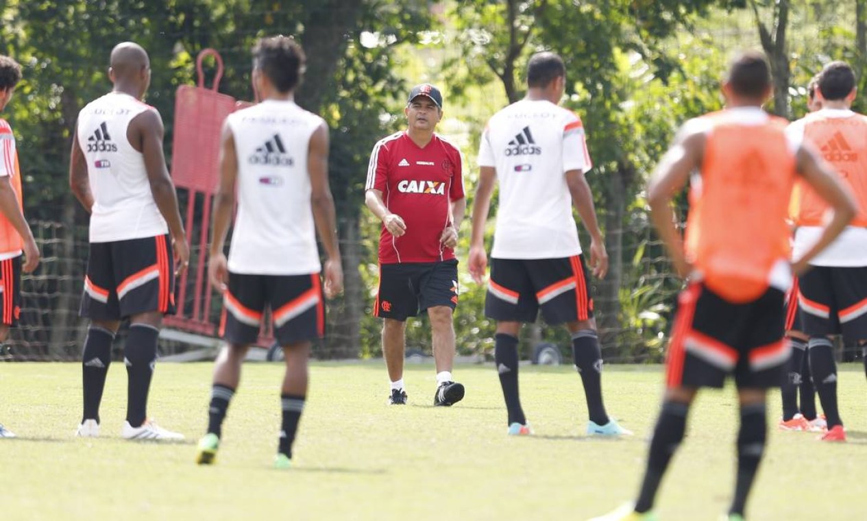 Ney Franco testa formação mais defensiva para enfrentar o Bahia ...
