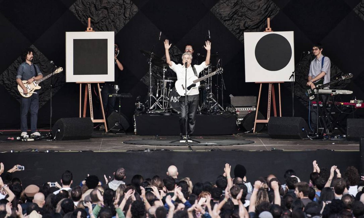 Caetano Veloso é ovacionado em show na Espanha - Jornal O Globo