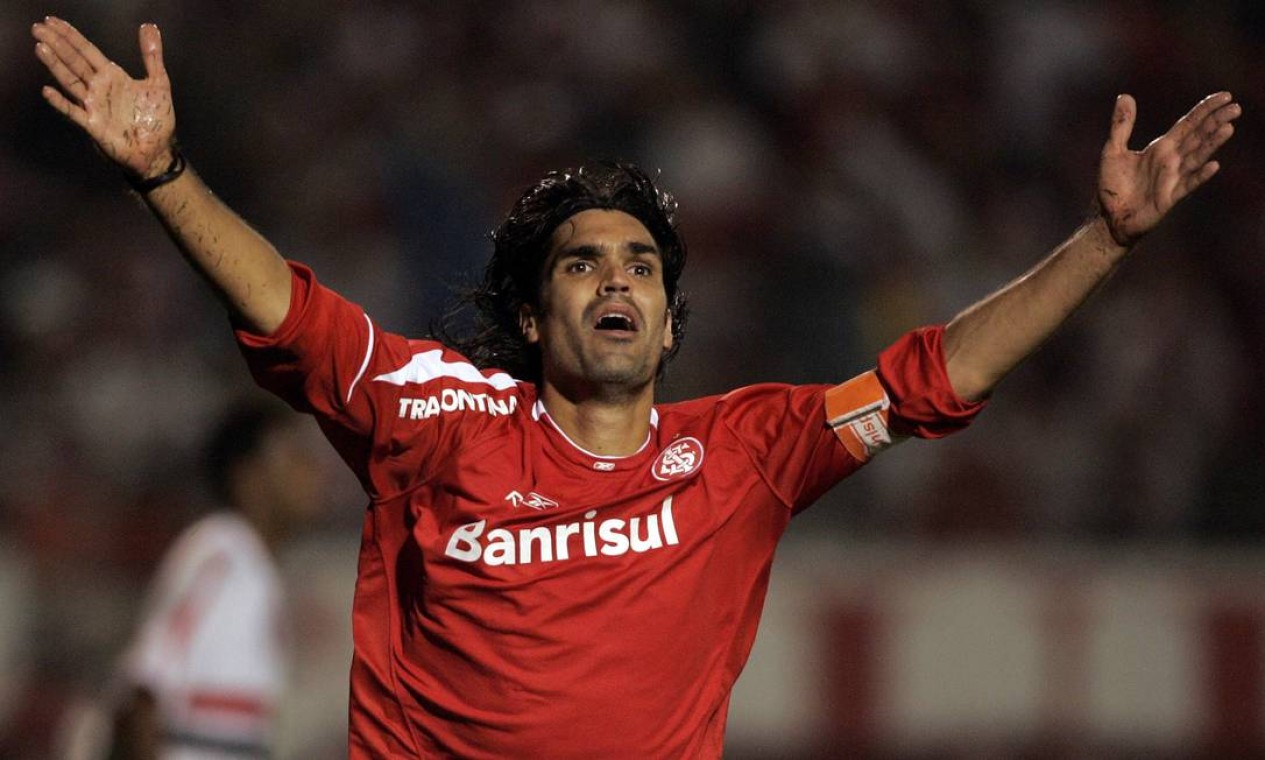 Entre gols e títulos, a carreira de Fernandão - Jornal O Globo