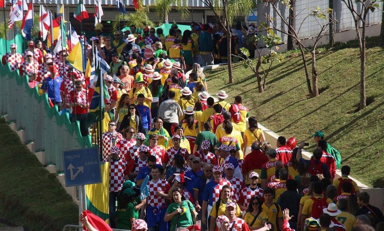 Torcedores fazem a festa no Itaquerão - Jornal O Globo