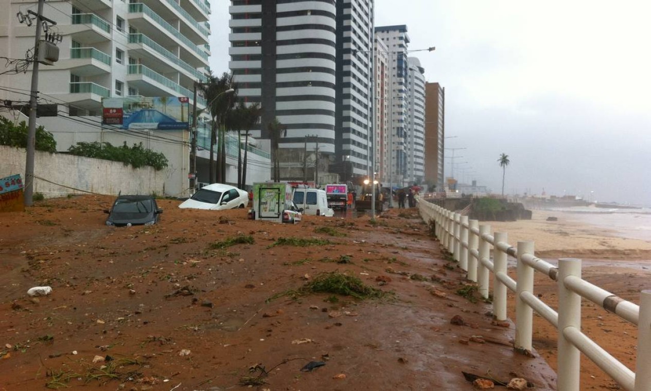 Chuva forte faz Fifa cancelar Fan Fest e provoca deslizamentos em ...