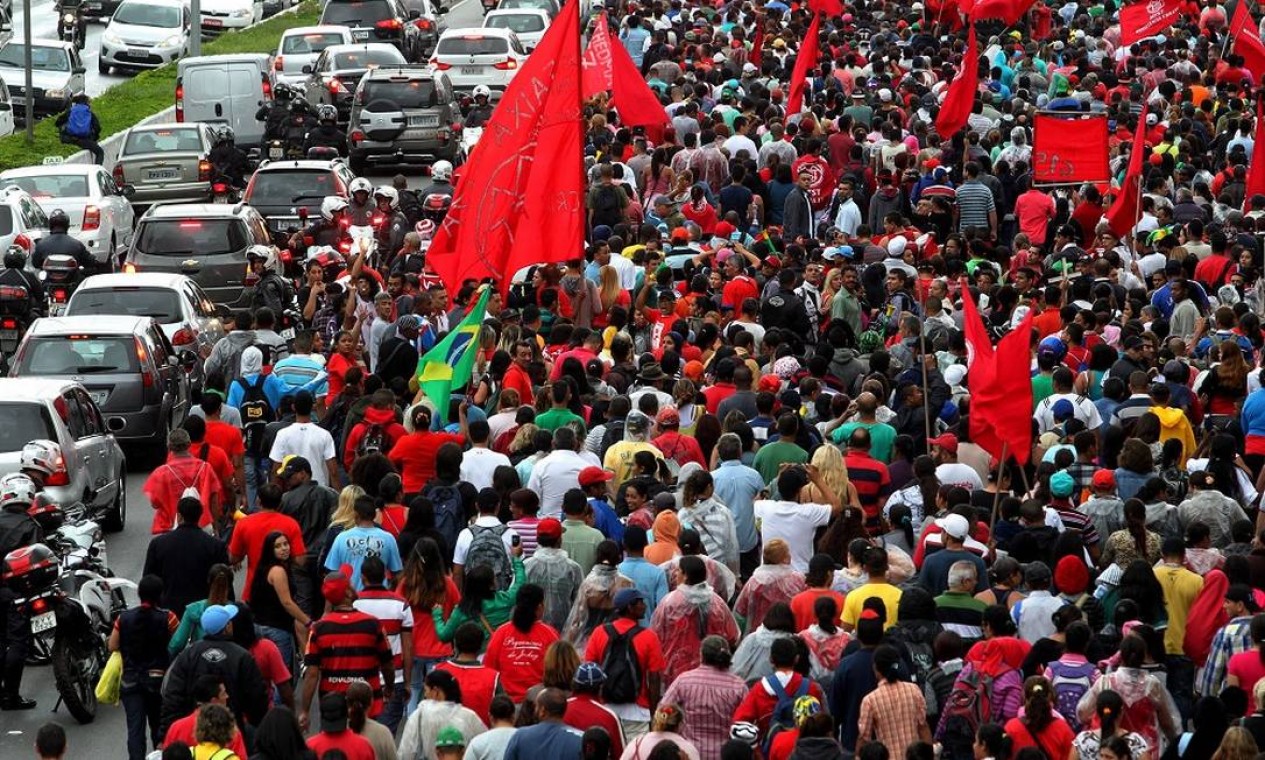 MTST mobiliza milhares em São Paulo - Jornal O Globo
