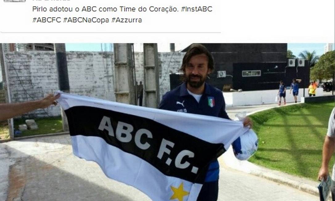 Pirlo posa com bandeira do ABC em Natal - Jornal O Globo