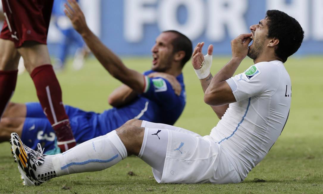 Mordida de Suárez deve sair cara - Jornal O Globo