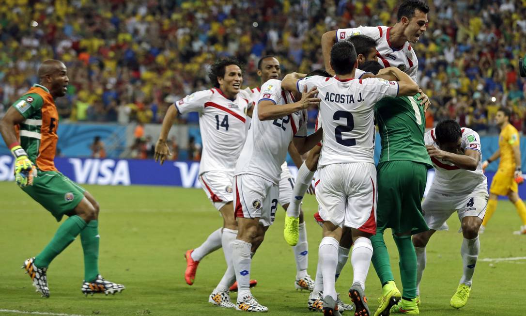 Em jogo nervoso e de pouca técnica, Costa Rica faz história e vence a ...