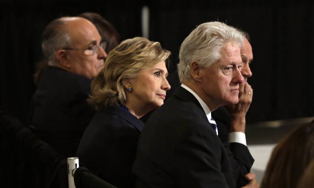 Casal Clinton arrecadou mais de US$ 1 bi em 20 anos - Jornal O Globo