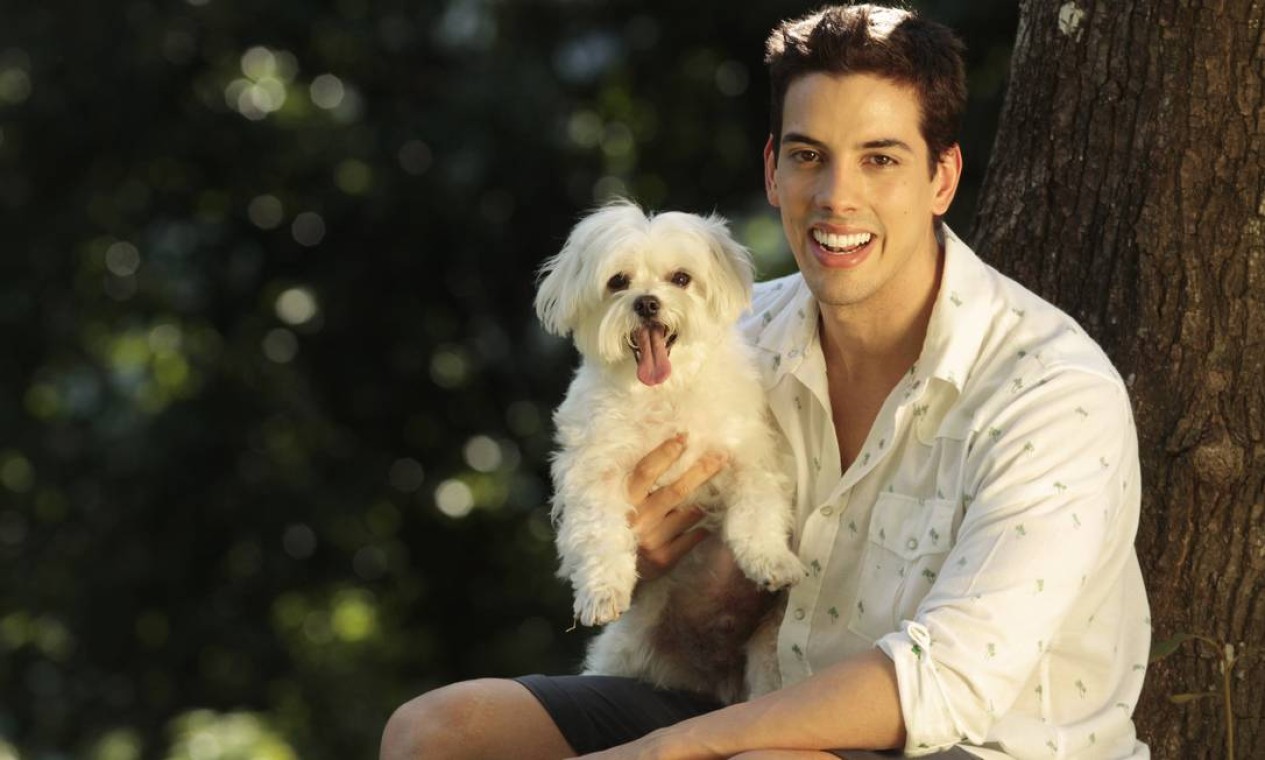 Produtor e ator de ‘Incêndios’, Felipe de Carolis convidou Marieta ...