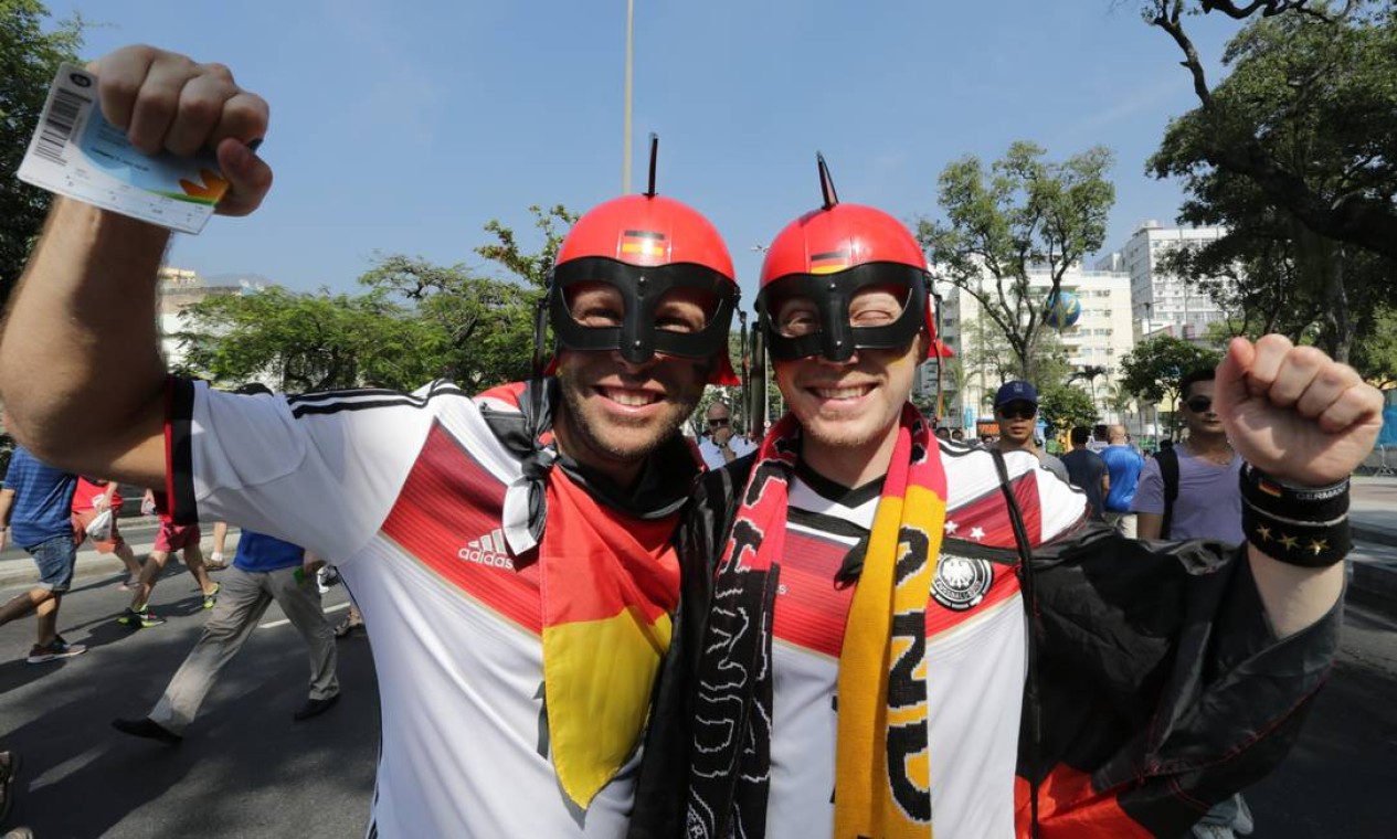 Alemães e franceses colorem o Maracanã - Jornal O Globo