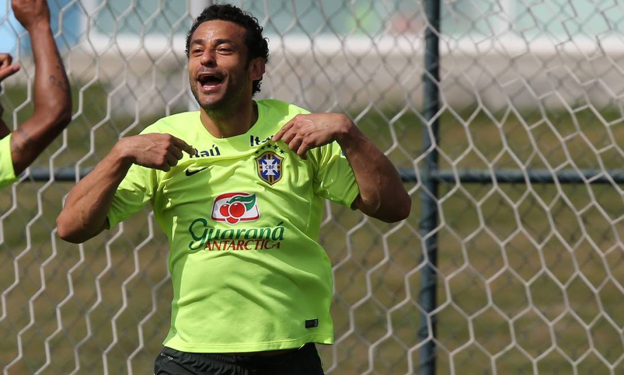 Será que agora vai? Fred é só alegria no treino - Jornal O Globo