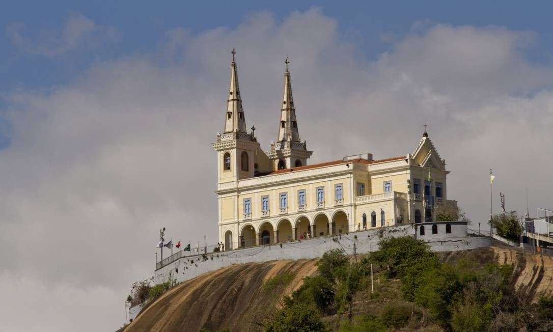 Penha completa 95 anos à sombra de um cartão-postal, visto de vários ...