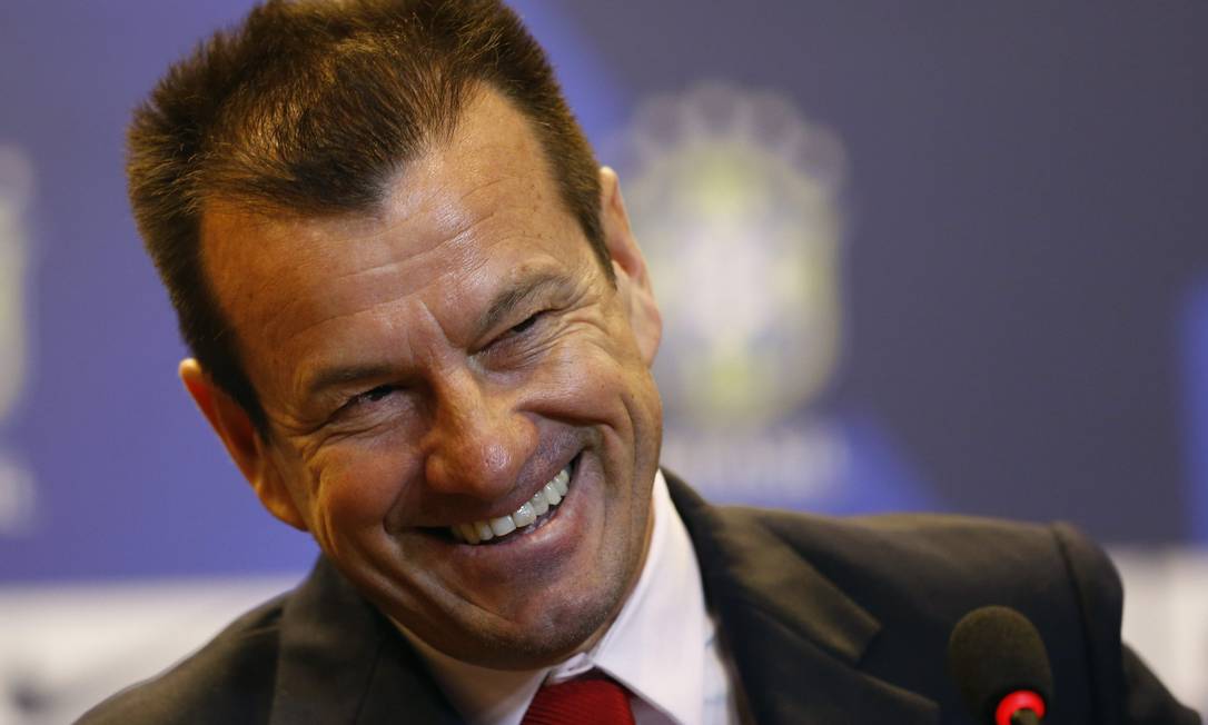Dunga admite erros do passado e promete melhorar relacionamento com a ...