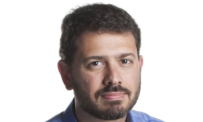 Entre perguntas e respostas - Jornal O Globo