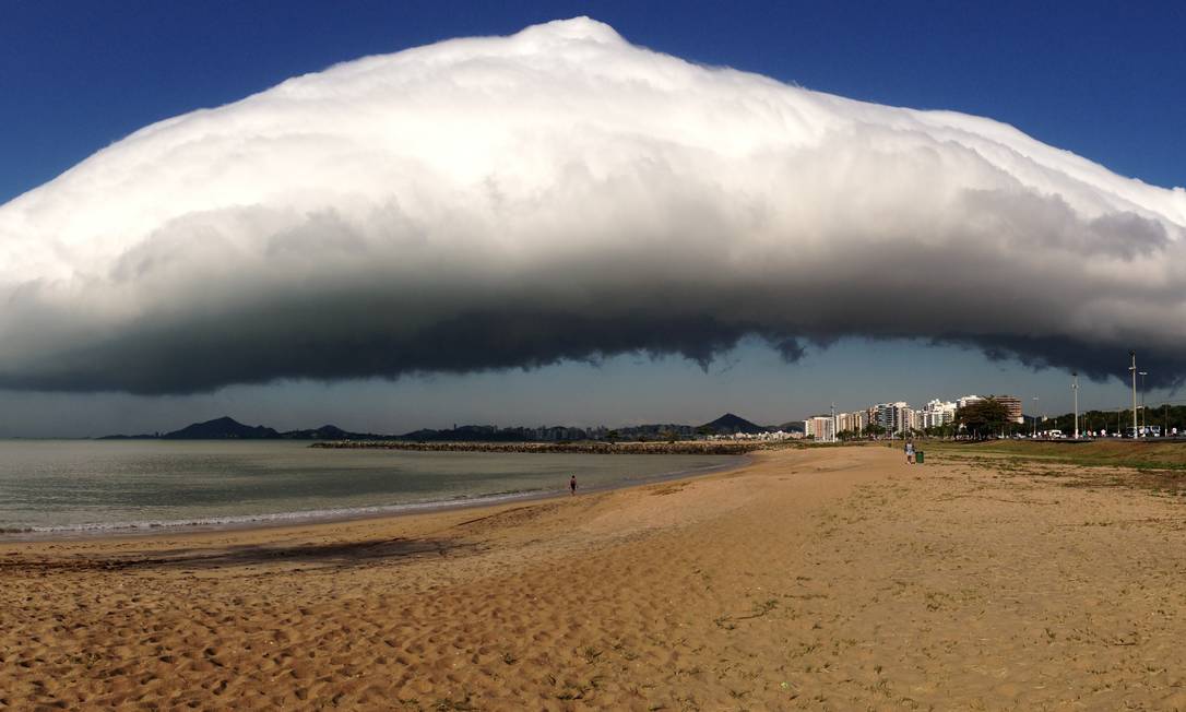 Frente fria traz ‘nuvem rolo’ para Vitória e causa prejuízos - Jornal O ...