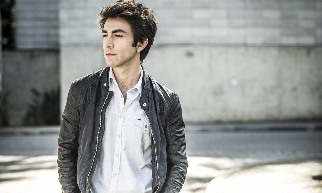 Ator de 'Geração Brasil' vai se desdobrar em dois para viver gêmeos na ...