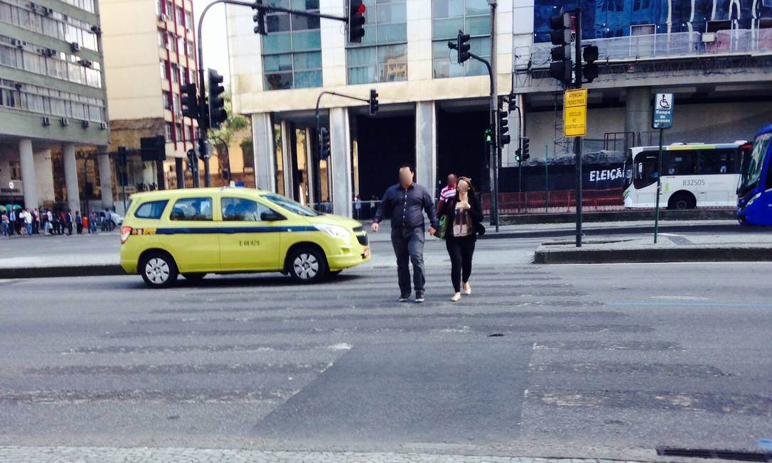 Faixa de travessia apagada na Avenida Presidente Vargas confunde ...