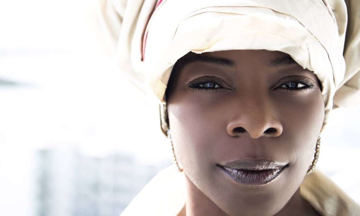 Após elogiada participação no Back2Black, Concha Buika volta ao Brasil ...