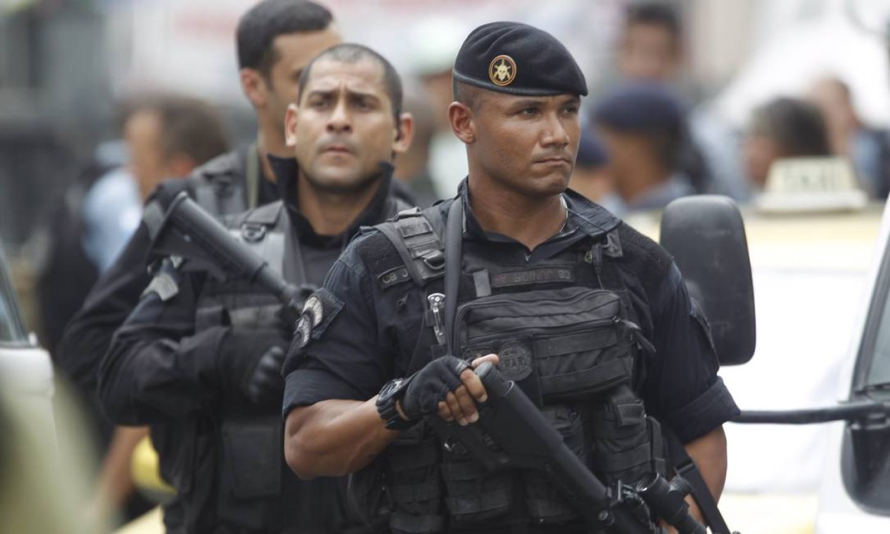 Polícia faz buscas no Alemão após morte de policial - Jornal O Globo