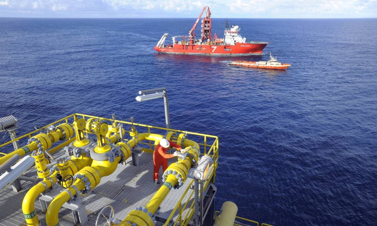 Shell pode se tornar operadora em área do pré-sal - Jornal O Globo