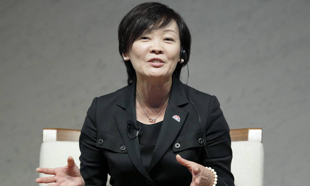 Primeira-dama do Japão atrai simpatizantes e suaviza imagem de seu ...