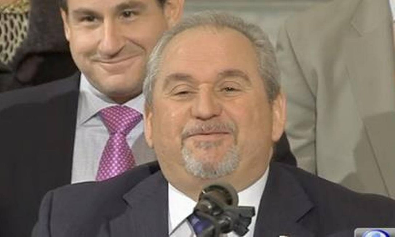 Senador americano 'sai do armário' durante coletiva: 'Sou gay. Aceite ...