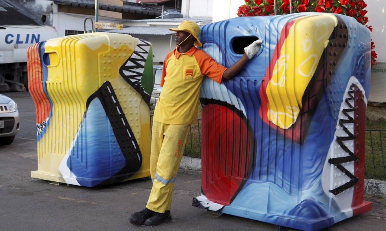 Artista de Nova York transforma coletores de lixo em obras de arte ...