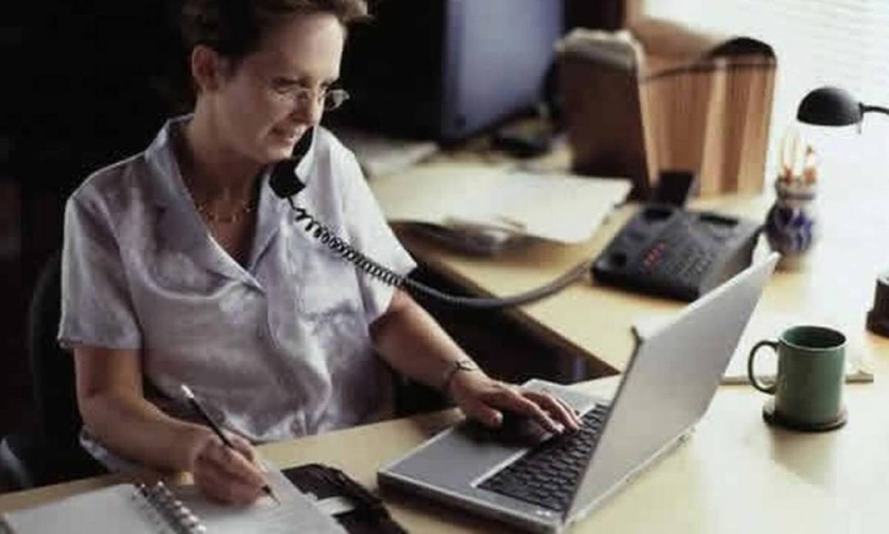 Dia da secretária: pesquisa mostra importância de outro idioma para a ...