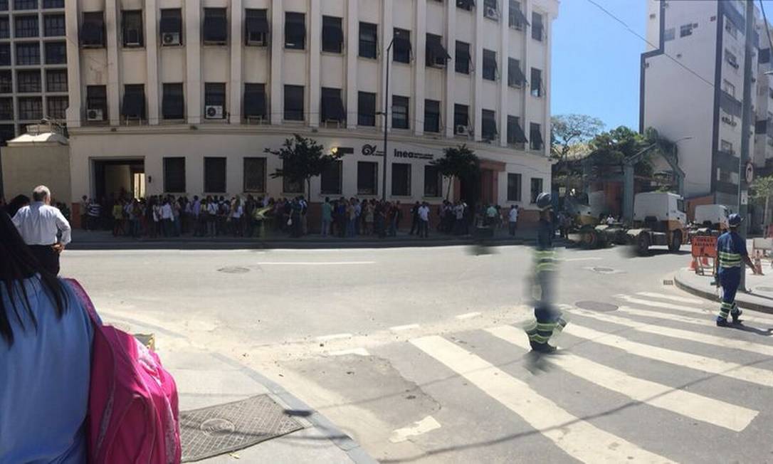 Prédio da secretaria estadual do Ambiente é esvaziado após queda de ...