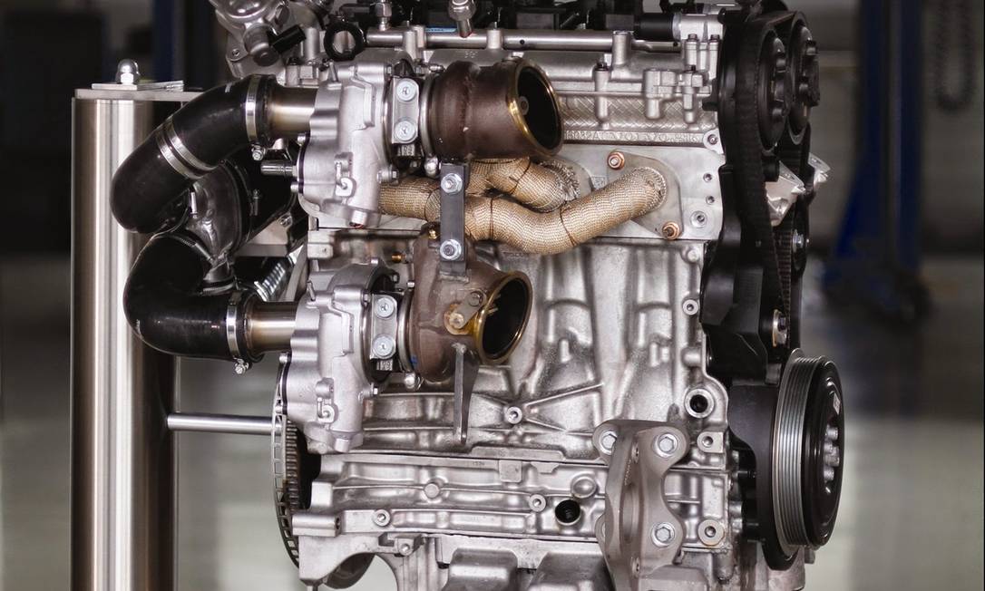 Volvo apresenta motor 2.0 com três turbos que gera 450cv - Jornal O Globo