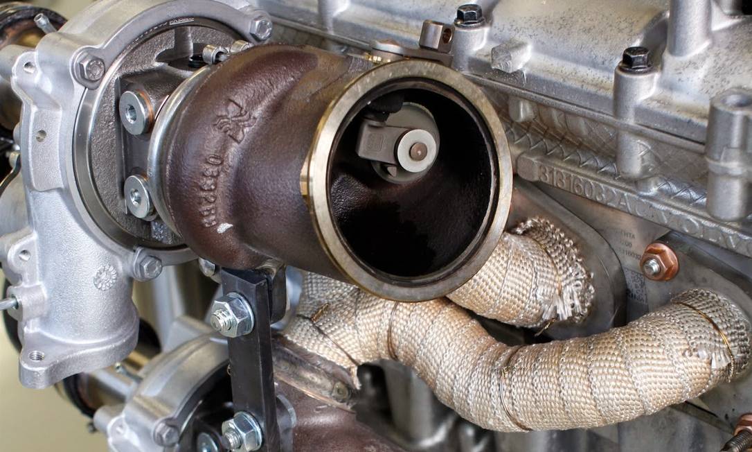 Volvo apresenta motor 2.0 com três turbos que gera 450cv - Jornal O Globo