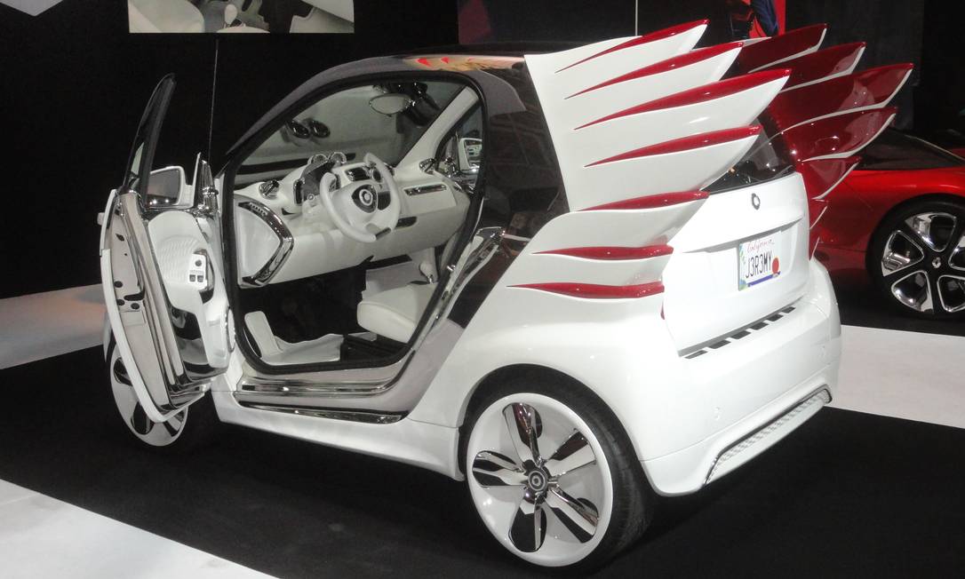 Mostra no Salão de Paris liga o estilo dos carros à evolução da moda ...