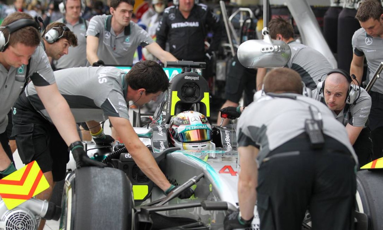 Fãs da F-1 pedem volta do V8, com direito a barulho ensurdecedor ...