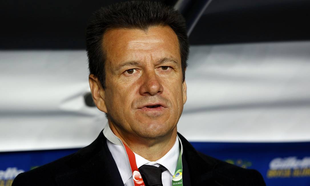 Dunga manda recado a jogadores e diz que vaga na seleção se conquista ...