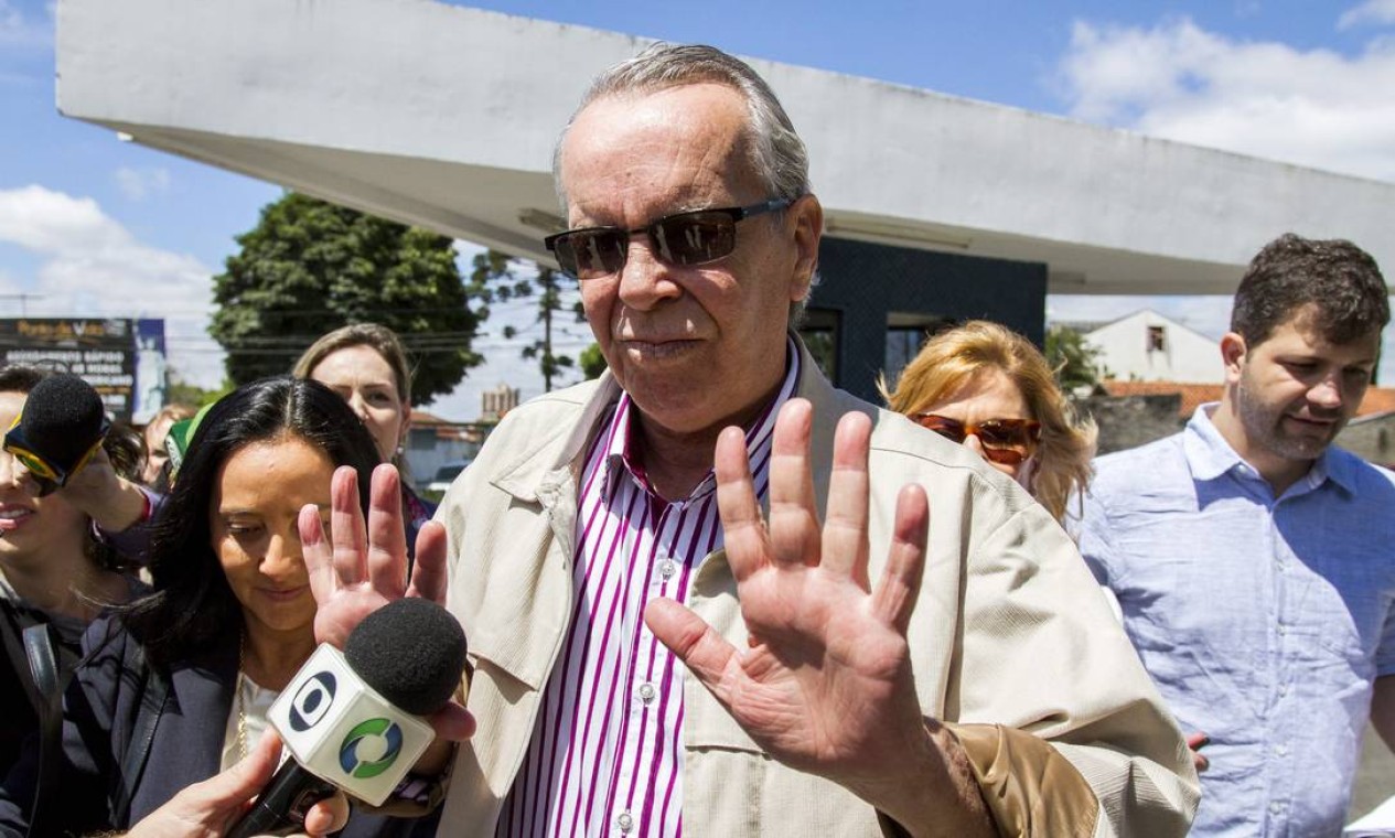 Adarico Negromonte se entrega à PF em Curitiba - Jornal O Globo