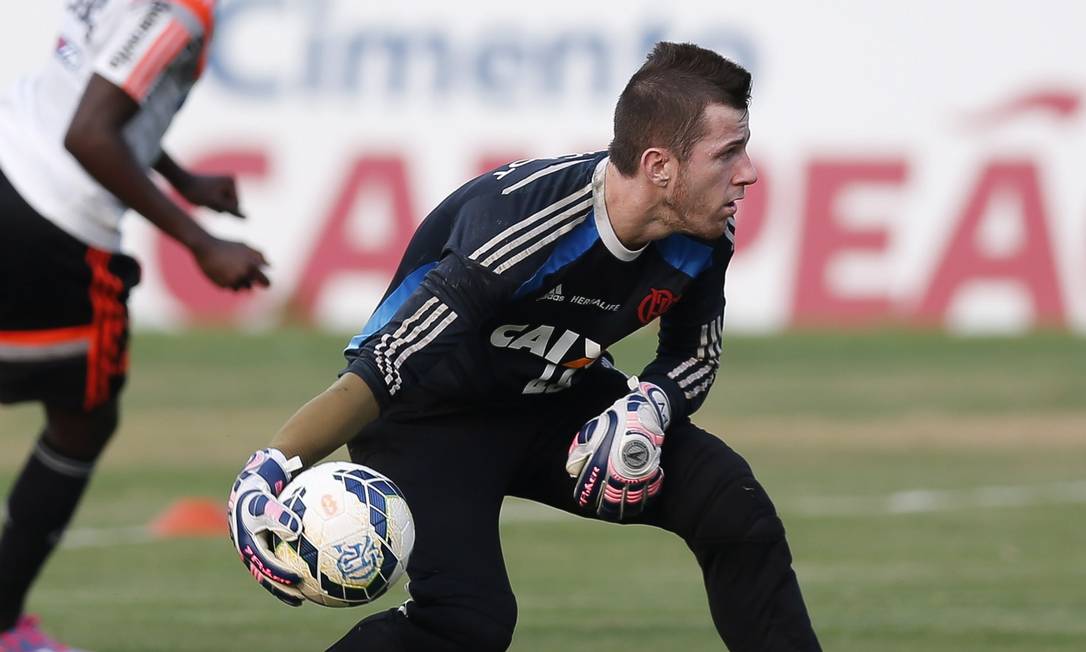 No lugar do 48, o goleiro do Fla Paulo Victor ficará com o número 1 ...