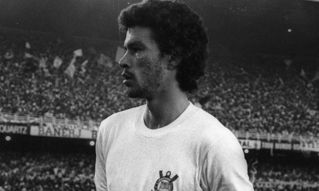 Livro conta histórias de Sócrates, o 'jogador mais original do futebol ...