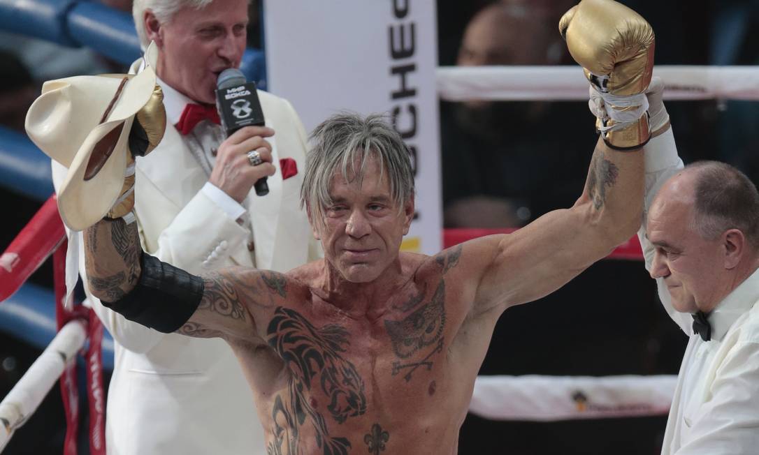 Mickey Rourke volta ao boxe e vence duelo de exibição contra lutador de ...