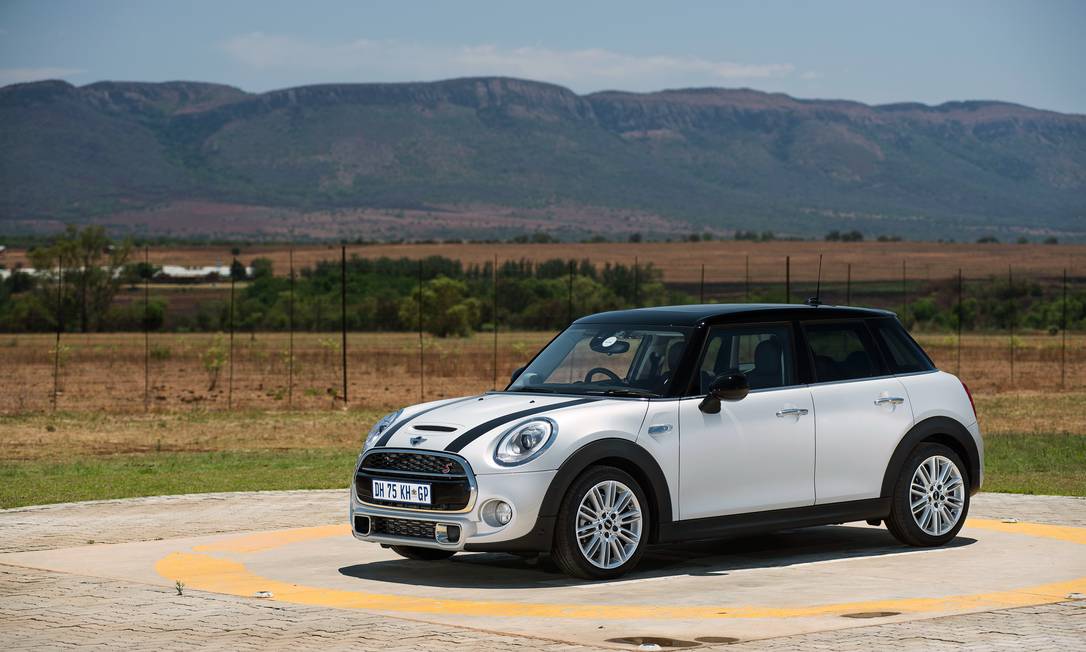 Mini ganha quatro portas e a família agradece - Jornal O Globo