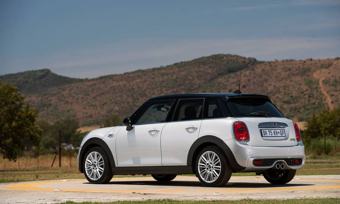 Mini ganha quatro portas e a família agradece - Jornal O Globo