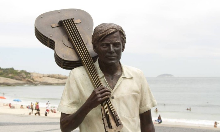 Nove estátuas que homenageiam personalidades do Rio na orla da Zona Sul ...