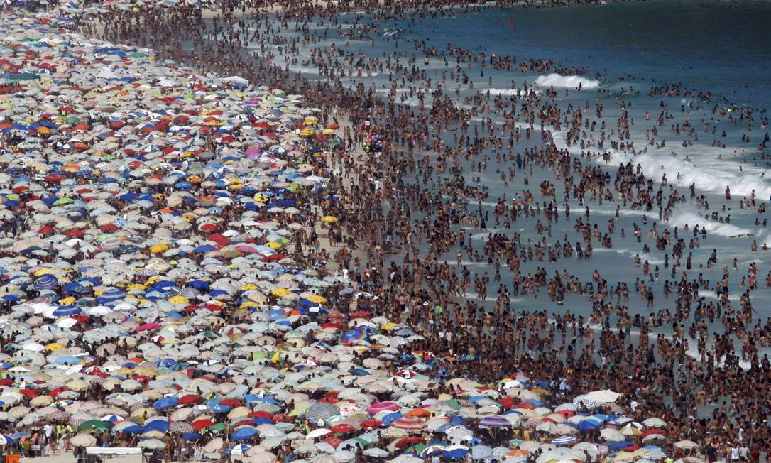 Praias lotadas no Rio - Jornal O Globo