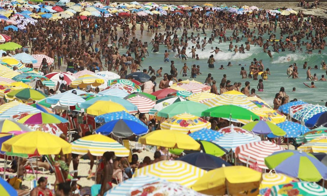 Sábado de sensação térmica recorde e praias lotadas no Rio - Jornal O Globo