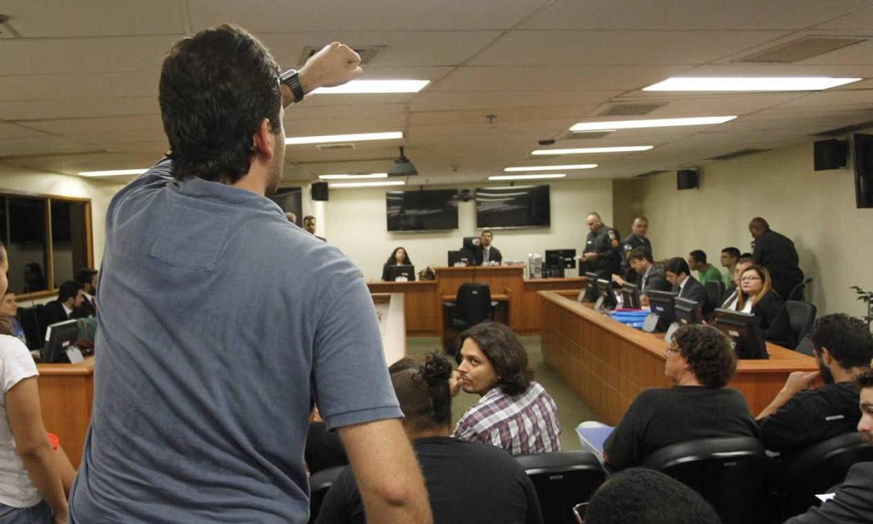 Juiz decide processar ativistas julgados por atos violentos em ...